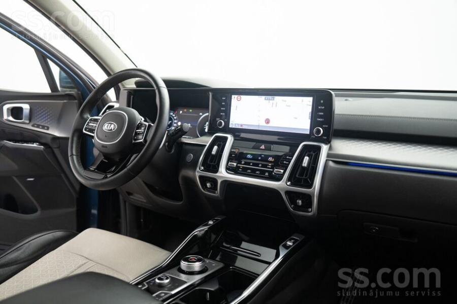 Blue Kia Sorento 2021 in Tallinn, with an engine capacity of 2.20 L and mileage of 172 thousand km for 26999 €, photo 15 on AUTOMOTO.COM.LV