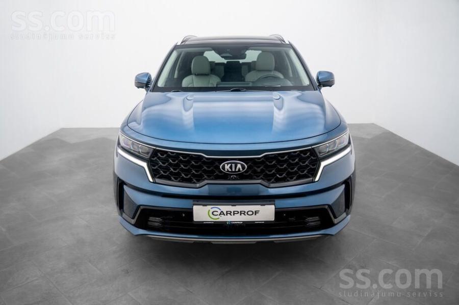 Blue Kia Sorento 2021 in Tallinn, with an engine capacity of 2.20 L and mileage of 172 thousand km for 26999 €, photo 3 on AUTOMOTO.COM.LV