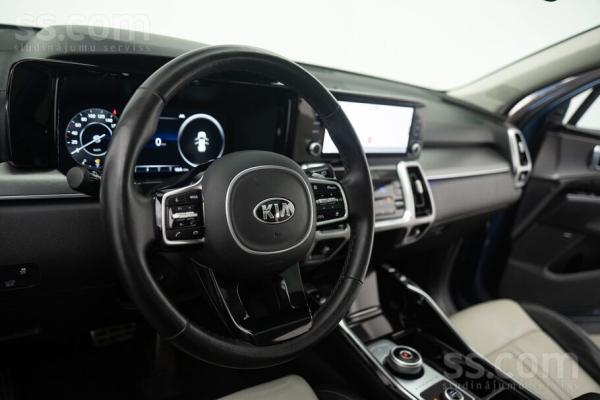 Blue Kia Sorento 2021 in Tallinn, with an engine capacity of 2.20 L and mileage of 172 thousand km for 26999 €, photo 8 on AUTOMOTO.COM.LV
