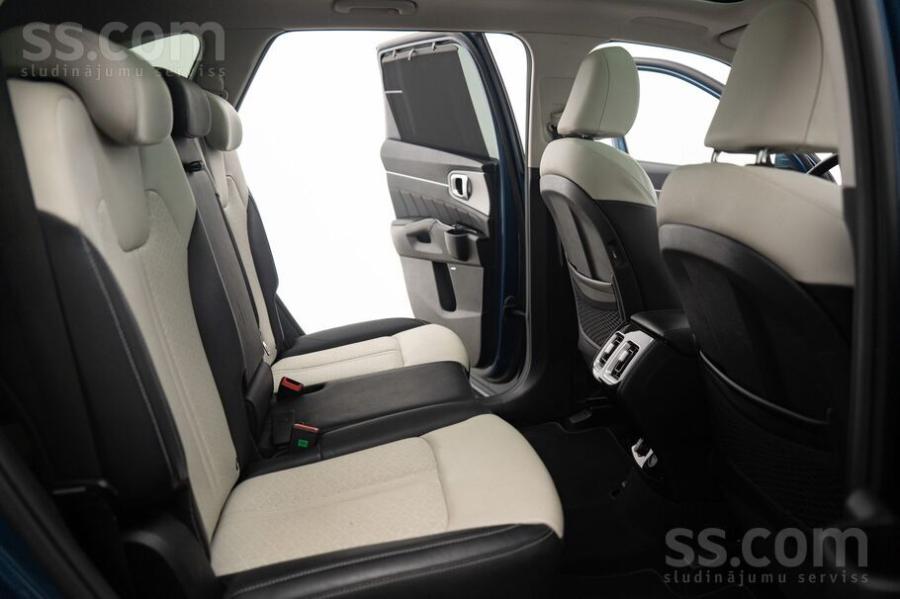Blue Kia Sorento 2021 in Tallinn, with an engine capacity of 2.20 L and mileage of 172 thousand km for 26999 €, photo 13 on AUTOMOTO.COM.LV
