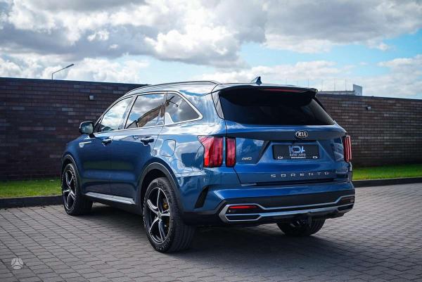 Blue Kia Sorento 2021 in Marijampole, with an engine capacity of 2.15 L and mileage of 151 thousand km for 28450 €, photo 8 on AUTOMOTO.COM.LV