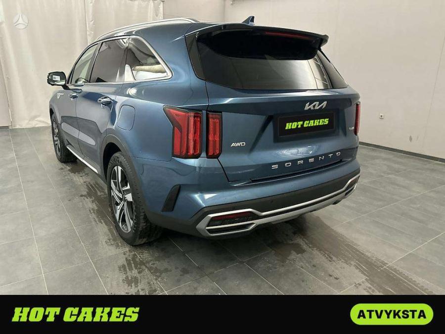 Blue Kia Sorento 2022 in Vilnius, with an engine capacity of 1.60 L and mileage of 101 thousand km for 29990 €, photo 4 on AUTOMOTO.COM.LV
