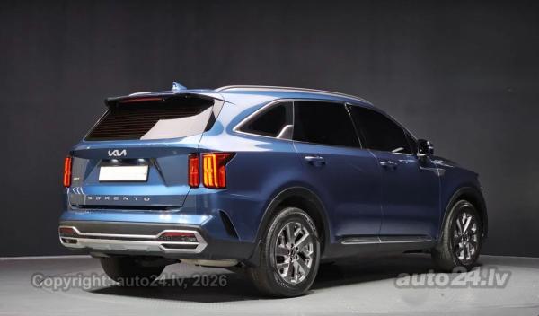 Blue Kia Sorento 2022 in Tallinn, with an engine capacity of 2.20 L and mileage of 72 thousand km for 30880 €, photo 3 on AUTOMOTO.COM.LV