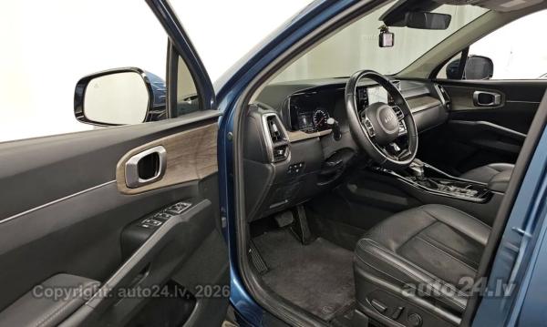 Blue Kia Sorento 2022 in Tallinn, with an engine capacity of 2.20 L and mileage of 72 thousand km for 30880 €, photo 4 on AUTOMOTO.COM.LV