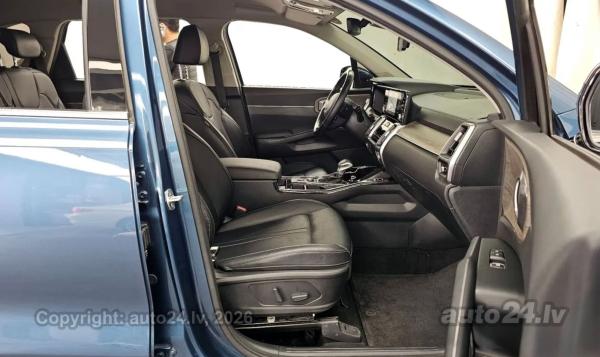 Blue Kia Sorento 2022 in Tallinn, with an engine capacity of 2.20 L and mileage of 72 thousand km for 30880 €, photo 10 on AUTOMOTO.COM.LV