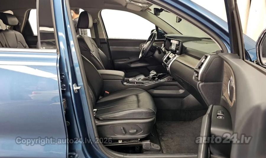 Blue Kia Sorento 2022 in Tallinn, with an engine capacity of 2.20 L and mileage of 72 thousand km for 30880 €, photo 10 on AUTOMOTO.COM.LV
