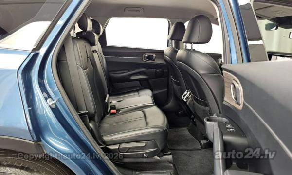 Blue Kia Sorento 2022 in Tallinn, with an engine capacity of 2.20 L and mileage of 72 thousand km for 30880 €, photo 11 on AUTOMOTO.COM.LV