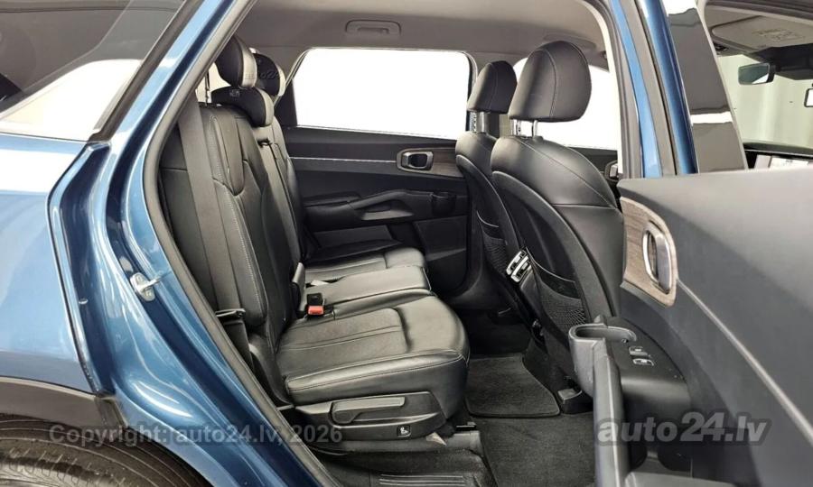 Blue Kia Sorento 2022 in Tallinn, with an engine capacity of 2.20 L and mileage of 72 thousand km for 30880 €, photo 11 on AUTOMOTO.COM.LV