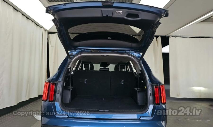 Blue Kia Sorento 2022 in Tallinn, with an engine capacity of 2.20 L and mileage of 72 thousand km for 30880 €, photo 15 on AUTOMOTO.COM.LV