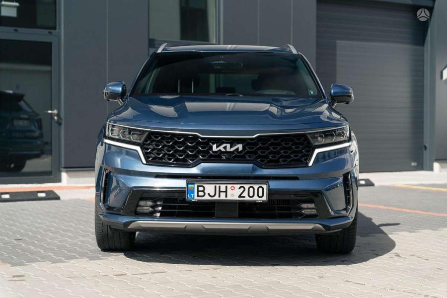 Blue Kia Sorento 2023 in Vilnius, with an engine capacity of 2.15 L and mileage of 54 thousand km for 34850 €, photo 2 on AUTOMOTO.COM.LV