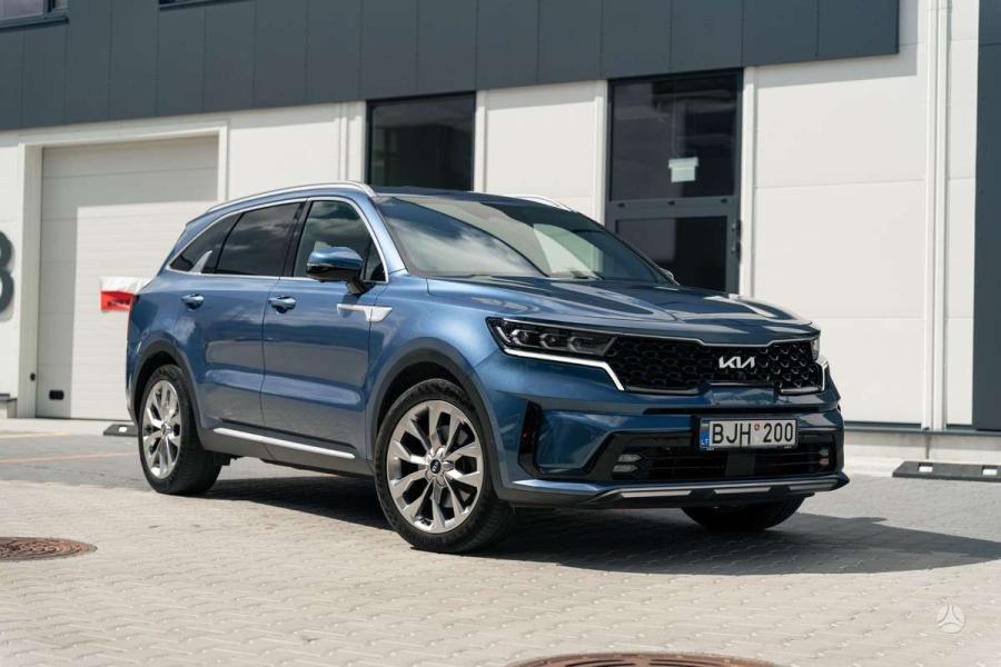 Blue Kia Sorento 2023 in Vilnius, with an engine capacity of 2.15 L and mileage of 54 thousand km for 34850 €, photo 3 on AUTOMOTO.COM.LV