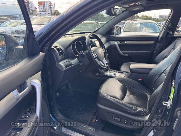 Blue Kia Sorento 2010 in Tallinn, with an engine capacity of 2.20 L and mileage of 340 thousand km for 5350 €, photo 10 on AUTOMOTO.COM.LV