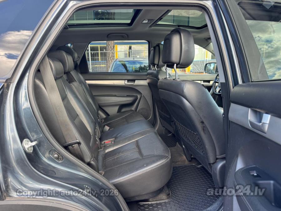 Zils Kia Sorento 2010 Tallina, ar dzinēja tilpumu 2.20 L un nobraukumu 340 tūkst. km par 5350 €, foto 17 vietnē AUTOMOTO.COM.LV