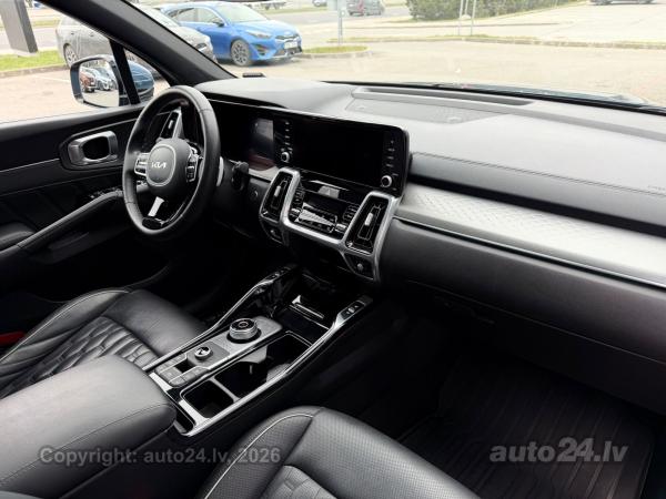 Blue Kia Sorento 2023 in Tallinn, with an engine capacity of 2.20 L and mileage of 89 thousand km for 41900 €, photo 4 on AUTOMOTO.COM.LV
