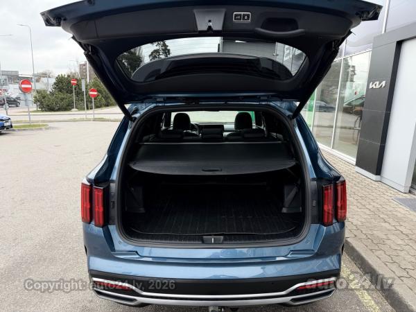 Blue Kia Sorento 2023 in Tallinn, with an engine capacity of 2.20 L and mileage of 89 thousand km for 41900 €, photo 6 on AUTOMOTO.COM.LV
