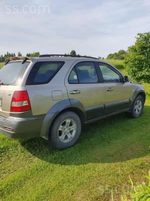Brūns Kia Sorento 2005 Rēzekne, ar dzinēja tilpumu 2.40 L un nobraukumu 175 tūkst. km par 2800 €, foto  vietnē AUTOMOTO.COM.LV