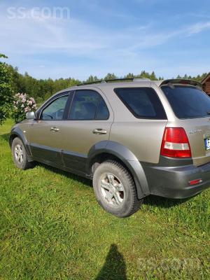 Brūns Kia Sorento 2005 Rēzekne, ar dzinēja tilpumu 2.40 L un nobraukumu 175 tūkst. km par 2800 €, foto 3 vietnē AUTOMOTO.COM.LV