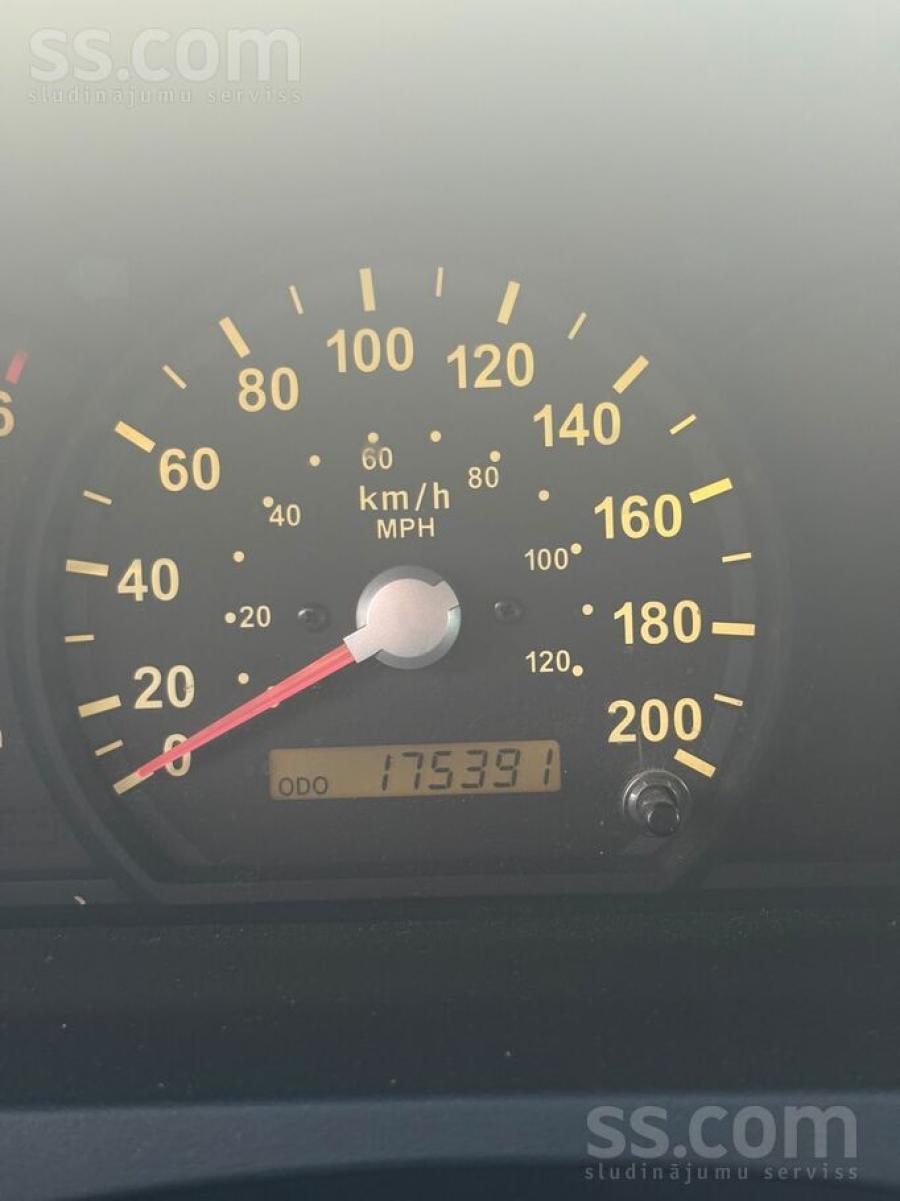 Brūns Kia Sorento 2005 Rēzekne, ar dzinēja tilpumu 2.40 L un nobraukumu 175 tūkst. km par 2800 €, foto 8 vietnē AUTOMOTO.COM.LV