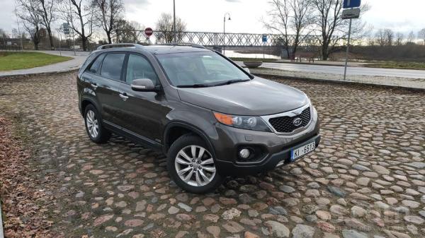 Brūns Kia Sorento 2010 Daugavpils, ar dzinēja tilpumu 2.20 L un nobraukumu 243 tūkst. km par 5500 €, foto 10 vietnē AUTOMOTO.COM.LV