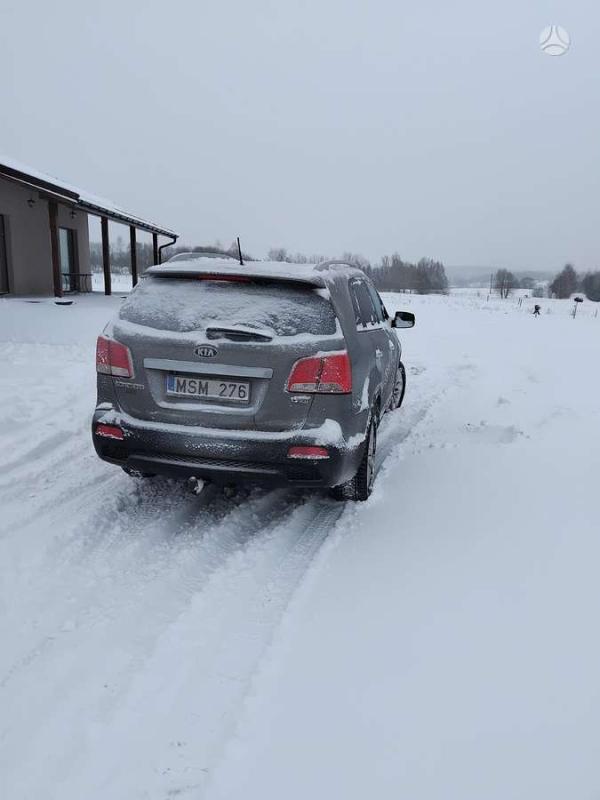 Brown Kia Sorento 2010 in Utena, with an engine capacity of 2.20 L and mileage of 229 thousand km for 520 €, photo 2 on AUTOMOTO.COM.LV
