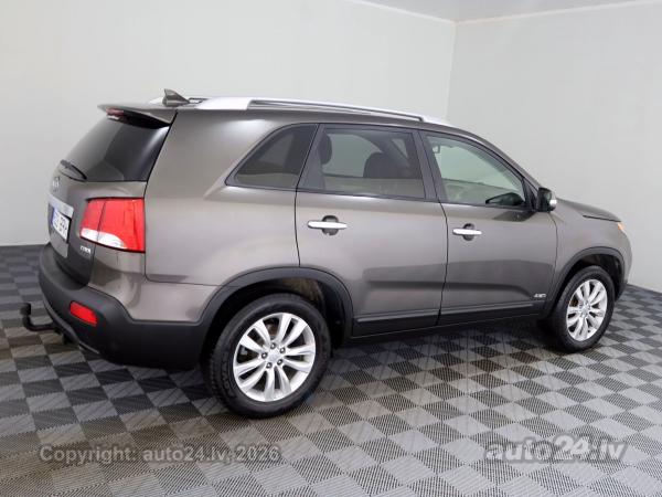 Brūns Kia Sorento 2010 Tallina, ar dzinēja tilpumu 2.20 L un nobraukumu 323 tūkst. km par 4999 €, foto 3 vietnē AUTOMOTO.COM.LV