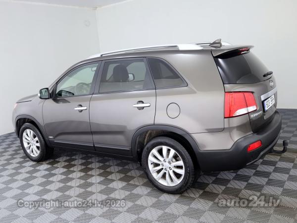 Brūns Kia Sorento 2010 Tallina, ar dzinēja tilpumu 2.20 L un nobraukumu 323 tūkst. km par 4999 €, foto 4 vietnē AUTOMOTO.COM.LV