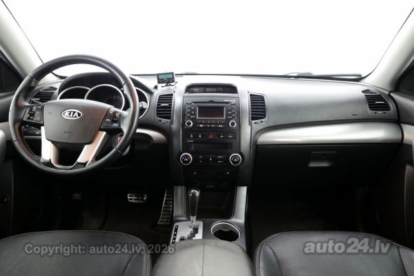 Brūns Kia Sorento 2010 Tallina, ar dzinēja tilpumu 2.20 L un nobraukumu 323 tūkst. km par 4999 €, foto 5 vietnē AUTOMOTO.COM.LV