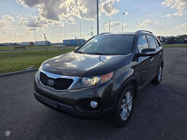Brown Kia Sorento 2010 in Marijampole, with an engine capacity of 2.20 L and mileage of 265 thousand km for 4400 €, photo 5 on AUTOMOTO.COM.LV
