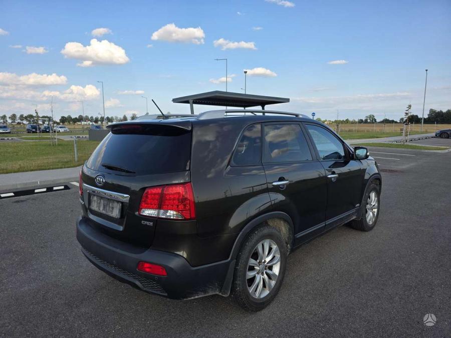 Brown Kia Sorento 2010 in Marijampole, with an engine capacity of 2.20 L and mileage of 265 thousand km for 4400 €, photo 16 on AUTOMOTO.COM.LV