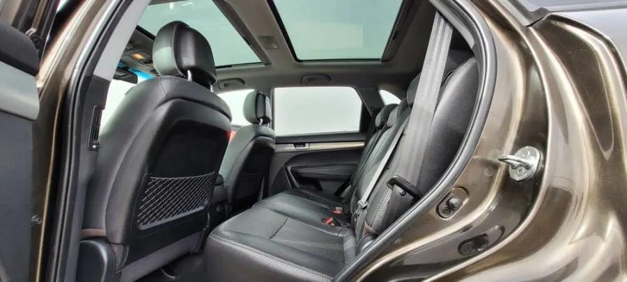 Brūns Kia Sorento 2011 Rīga, ar dzinēja tilpumu 2.20 L un nobraukumu 224 tūkst. km par 9500 €, foto 7 vietnē AUTOMOTO.COM.LV