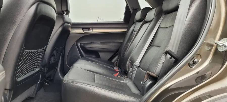 Brūns Kia Sorento 2011 Rīga, ar dzinēja tilpumu 2.20 L un nobraukumu 224 tūkst. km par 9500 €, foto 8 vietnē AUTOMOTO.COM.LV