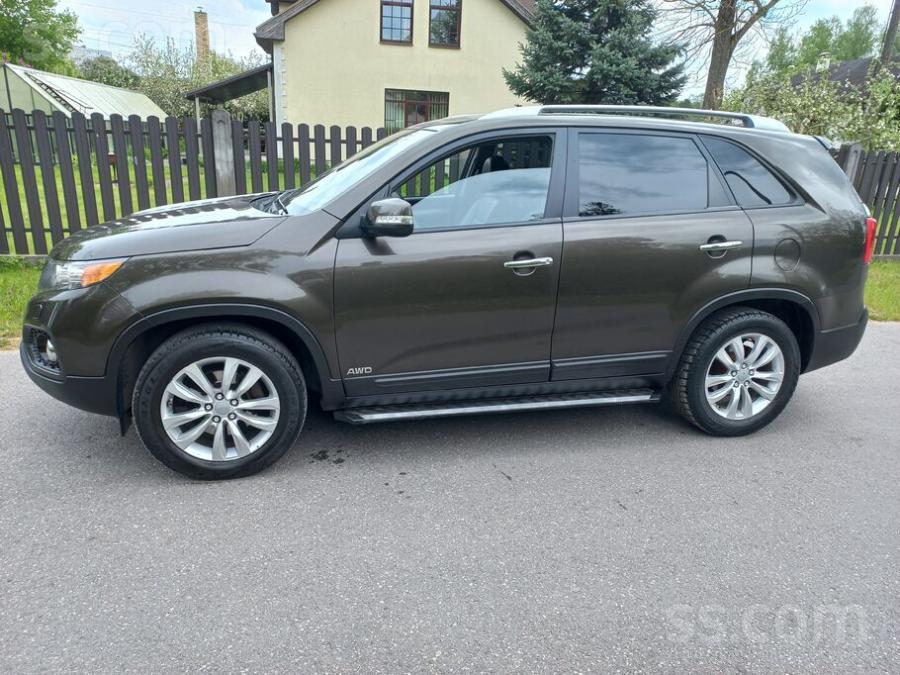 Brown Kia Sorento 2012 in Riga, with an engine capacity of 2.20 L and mileage of 280 thousand km for 2900 €, photo 2 on AUTOMOTO.COM.LV