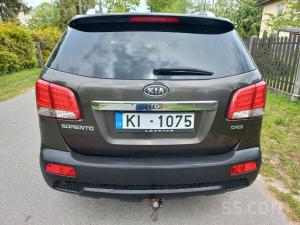 Brown Kia Sorento 2012 in Riga, with an engine capacity of 2.20 L and mileage of 280 thousand km for 2900 €, photo 3 on AUTOMOTO.COM.LV