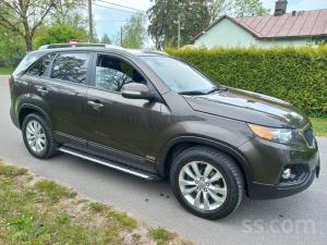 Brown Kia Sorento 2012 in Riga, with an engine capacity of 2.20 L and mileage of 280 thousand km for 2900 €, photo 5 on AUTOMOTO.COM.LV