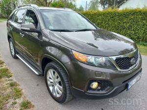 Brown Kia Sorento 2012 in Riga, with an engine capacity of 2.20 L and mileage of 280 thousand km for 2900 €, photo 8 on AUTOMOTO.COM.LV