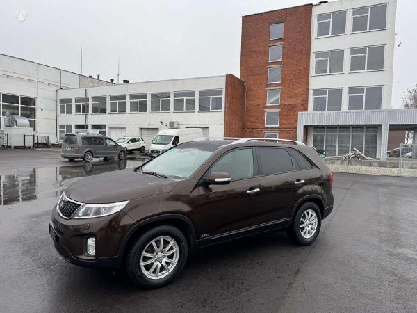 Brown Kia Sorento 2012 in Marijampole, with an engine capacity of 2.20 L and mileage of 238 thousand km for 8999 €, photo 2 on AUTOMOTO.COM.LV