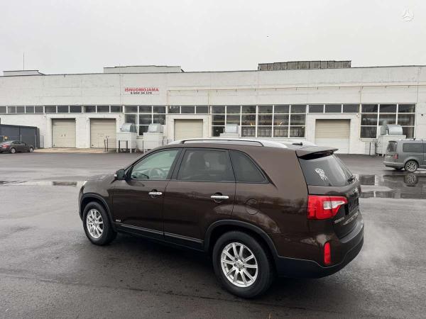 Brown Kia Sorento 2012 in Marijampole, with an engine capacity of 2.20 L and mileage of 238 thousand km for 8999 €, photo 3 on AUTOMOTO.COM.LV
