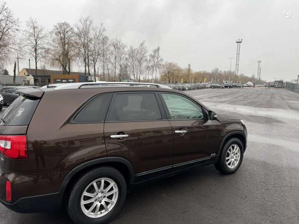 Brown Kia Sorento 2012 in Marijampole, with an engine capacity of 2.20 L and mileage of 238 thousand km for 8999 €, photo 5 on AUTOMOTO.COM.LV