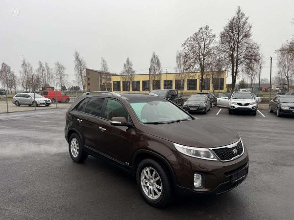 Brown Kia Sorento 2012 in Marijampole, with an engine capacity of 2.20 L and mileage of 238 thousand km for 8999 €, photo 6 on AUTOMOTO.COM.LV