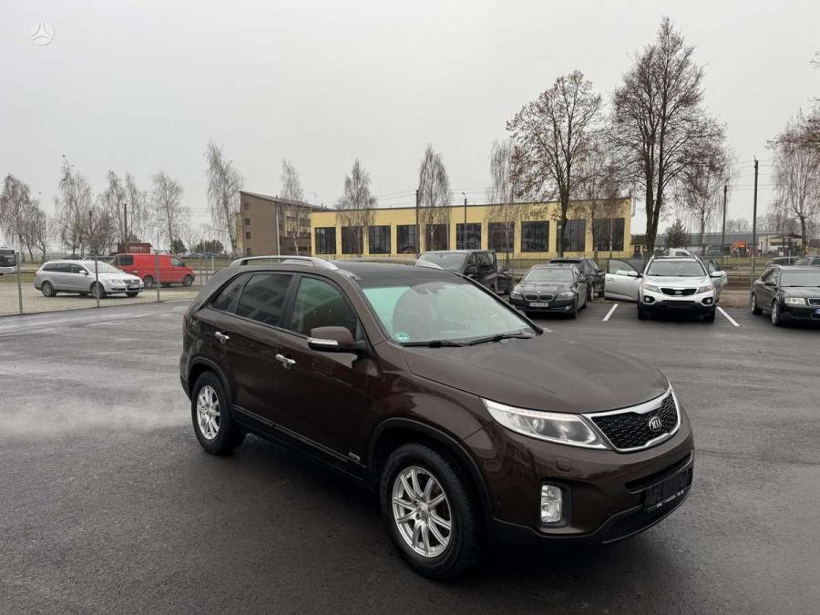 Brown Kia Sorento 2012 in Marijampole, with an engine capacity of 2.20 L and mileage of 238 thousand km for 8999 €, photo 6 on AUTOMOTO.COM.LV
