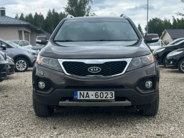 Brown Kia Sorento 2012 in Jelgava, with an engine capacity of 2.20 L and mileage of 0 thousand km for 6500 €, photo 2 on AUTOMOTO.COM.LV