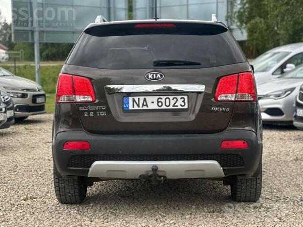 Brown Kia Sorento 2012 in Jelgava, with an engine capacity of 2.20 L and mileage of 0 thousand km for 6500 €, photo 3 on AUTOMOTO.COM.LV