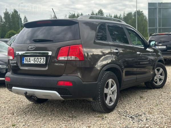 Brown Kia Sorento 2012 in Jelgava, with an engine capacity of 2.20 L and mileage of 0 thousand km for 6500 €, photo 4 on AUTOMOTO.COM.LV