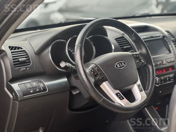 Brown Kia Sorento 2012 in Jelgava, with an engine capacity of 2.20 L and mileage of 0 thousand km for 6500 €, photo 10 on AUTOMOTO.COM.LV