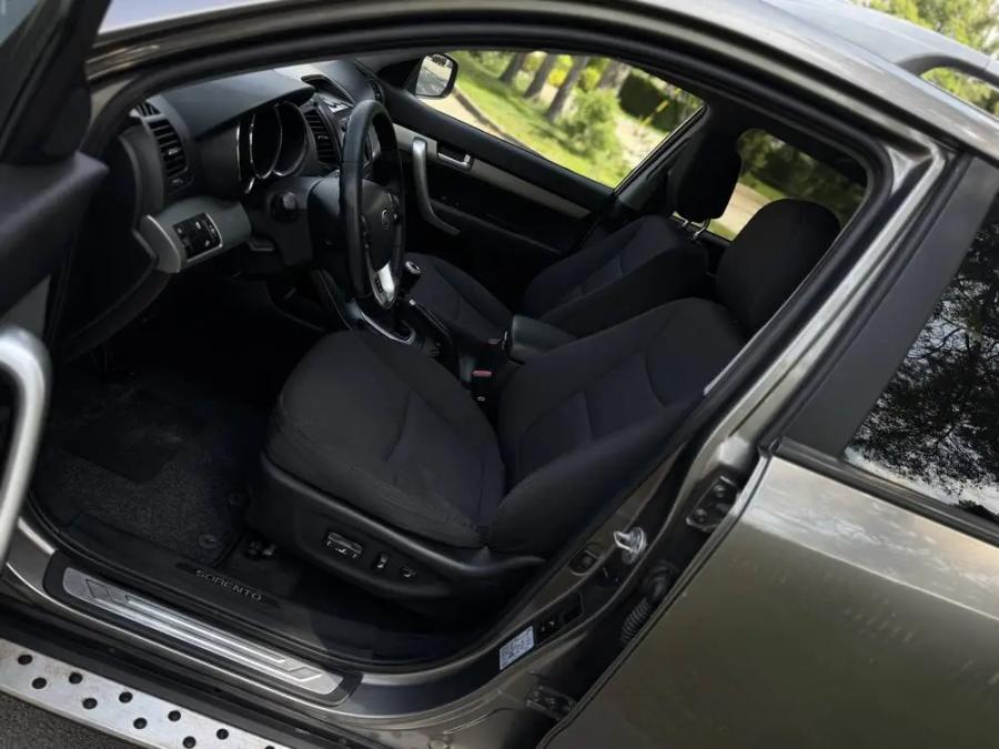 Brūns Kia Sorento 2012 Jūrmala, ar dzinēja tilpumu 2.20 L un nobraukumu 341 tūkst. km par 5690 €, foto 10 vietnē AUTOMOTO.COM.LV