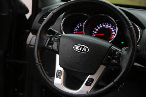 Brown Kia Sorento 2012 in Riga, with an engine capacity of 2.00 L and mileage of 186 thousand km for 7990 €, photo 10 on AUTOMOTO.COM.LV