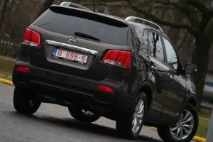 Brown Kia Sorento 2012 in Riga, with an engine capacity of 2.00 L and mileage of 186 thousand km for 7990 €, photo 3 on AUTOMOTO.COM.LV