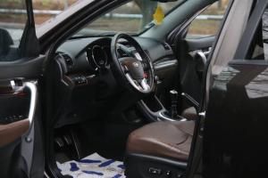 Brown Kia Sorento 2012 in Riga, with an engine capacity of 2.00 L and mileage of 186 thousand km for 7990 €, photo 8 on AUTOMOTO.COM.LV