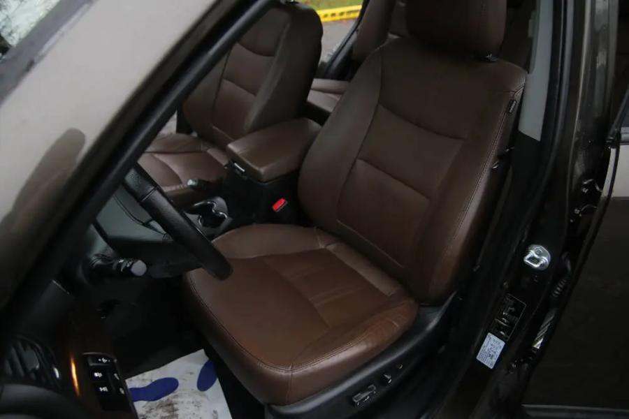 Brown Kia Sorento 2012 in Riga, with an engine capacity of 2.00 L and mileage of 186 thousand km for 7990 €, photo 9 on AUTOMOTO.COM.LV