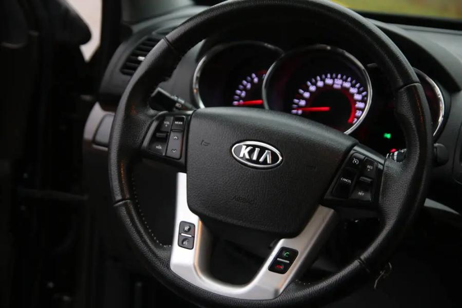 Brown Kia Sorento 2012 in Riga, with an engine capacity of 2.00 L and mileage of 186 thousand km for 7990 €, photo 11 on AUTOMOTO.COM.LV